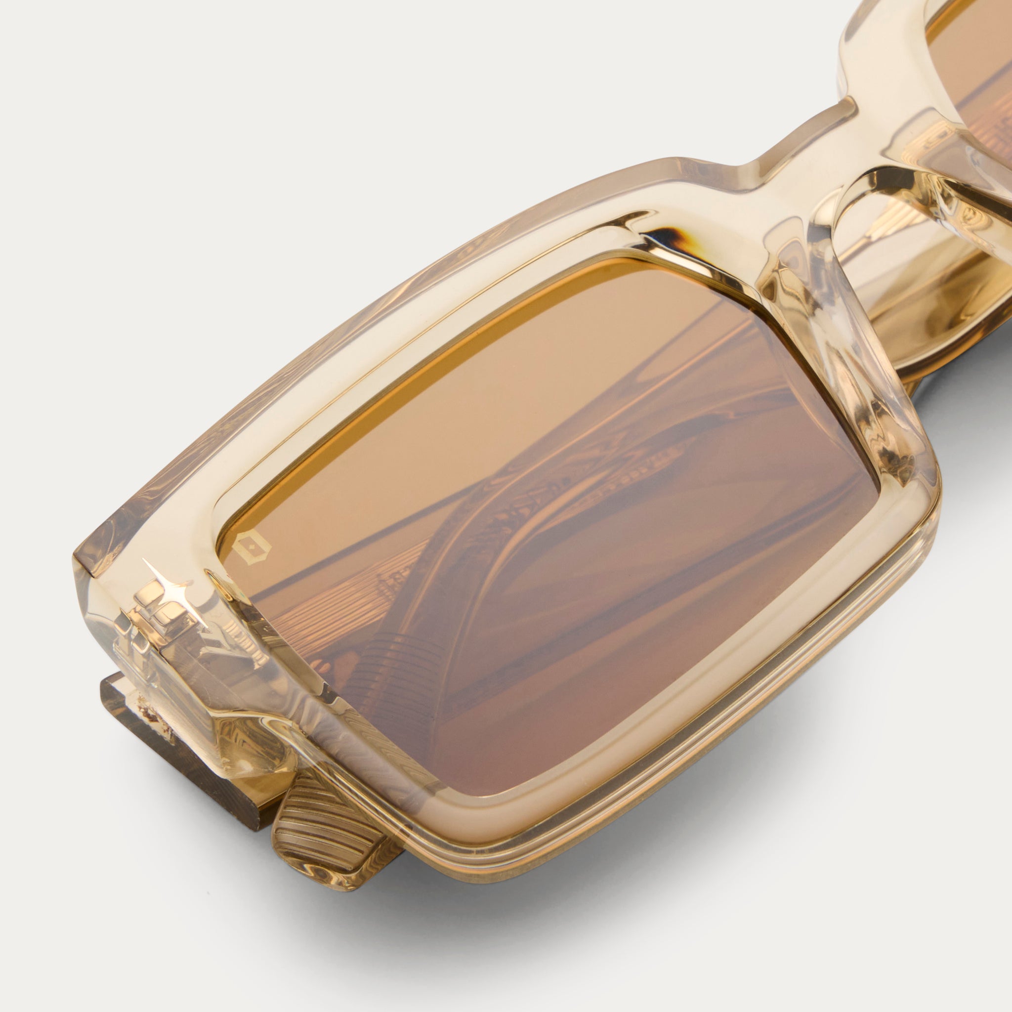 CHAMPAGNE ICON – JAMES ORO