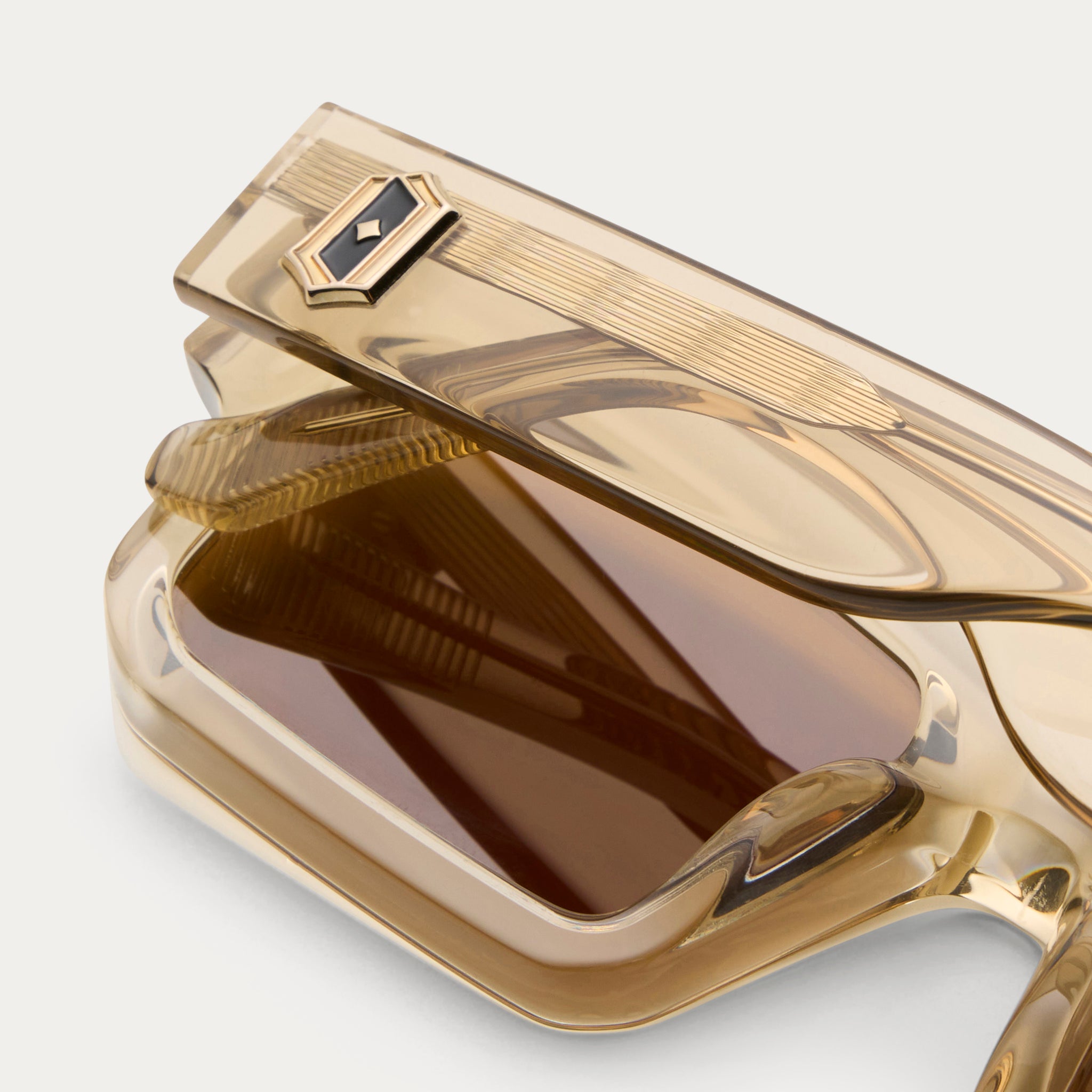 CHAMPAGNE ICON – JAMES ORO