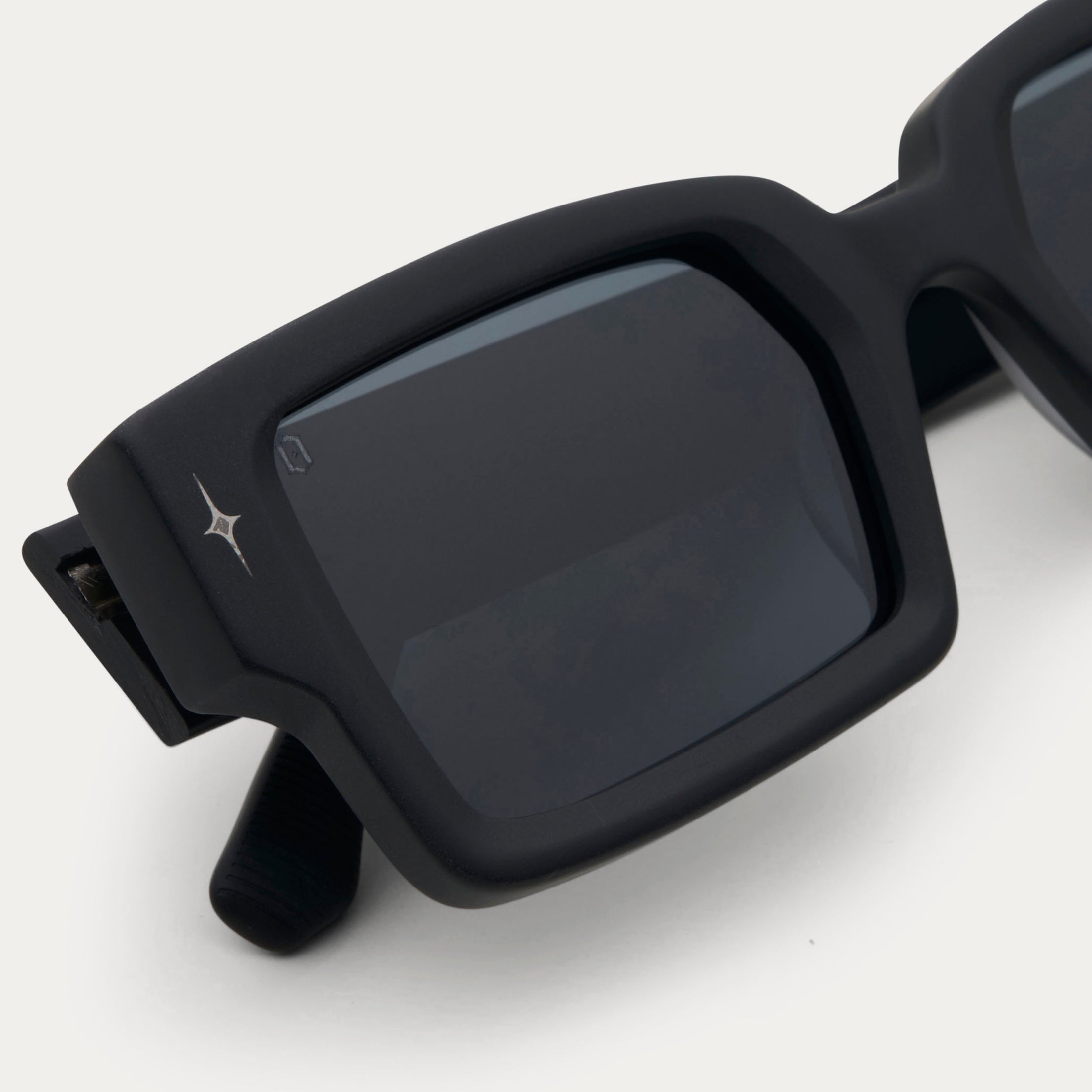 MATTE BLACK VANTA | ICON – JAMES ORO