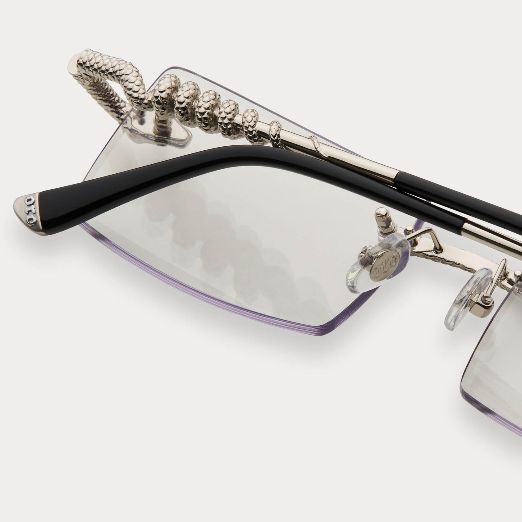 CLEAR SILVER SERPENT AUTHENTIC – JAMES ORO